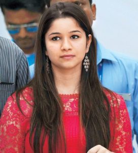 27 Rare And Unseen Pictures Of Sachin's Beautiful Daughter Sara Tendulkar