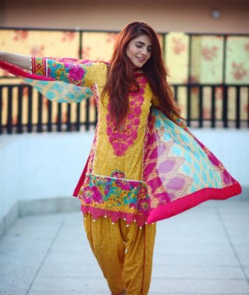 Meet Momina Mustehsan The Pakistani Singer You Will Fall In Love With