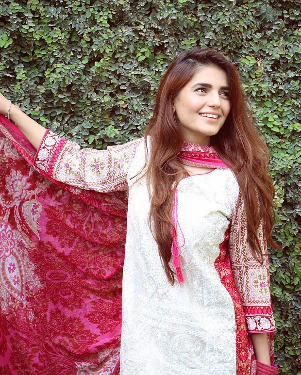 Meet Momina Mustehsan The Pakistani Singer You Will Fall In Love With