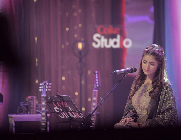 Meet Momina Mustehsan The Pakistani Singer You Will Fall In Love With