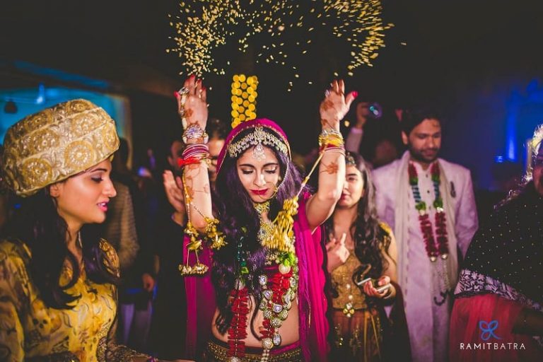 The Actual Reason Why An Indian Bride Throw Rice During Her 'Vidaai' Is ...