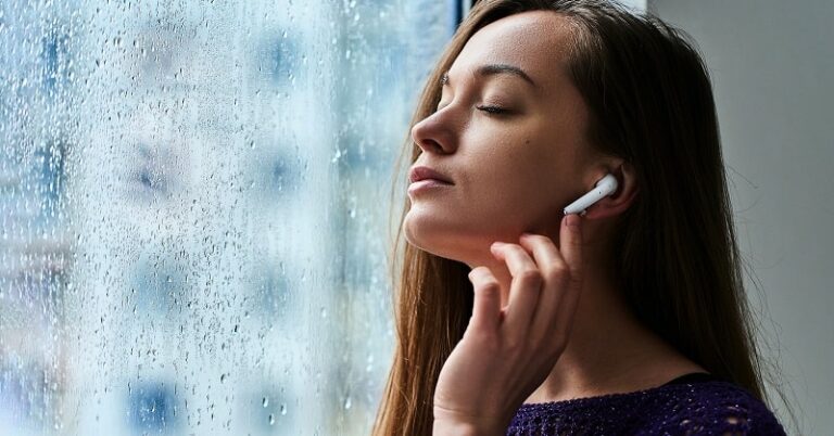 2 Must-Have Earbuds For Music Enthusiasts