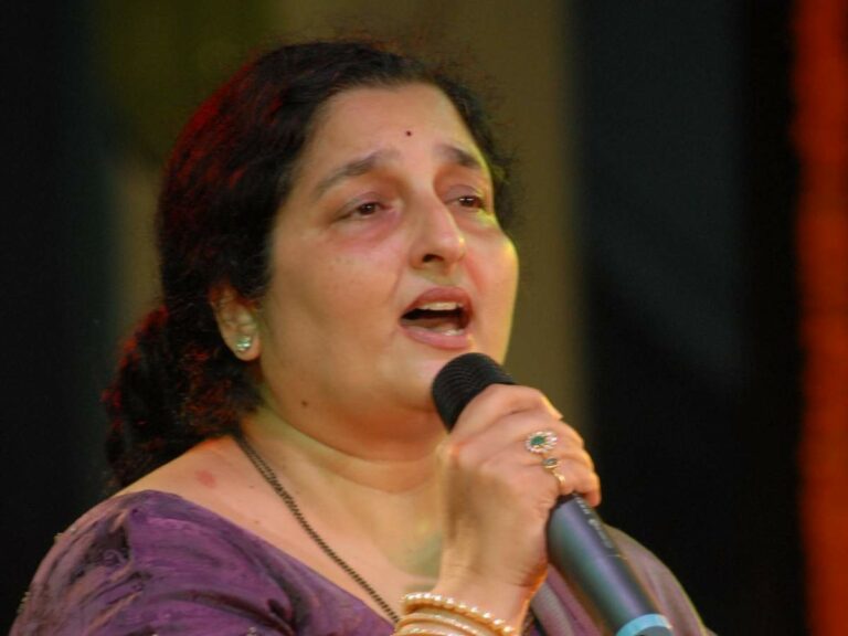 21 Best Indian Female Singers You'll Never Forget