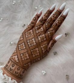 31 Instagram Mehndi Design For That Trending Look