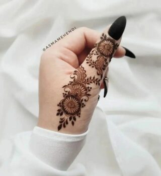 31 Instagram Mehndi Design For That Trending Look