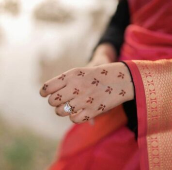 31 Stylish Back Hand Mehndi Designs That Stole Our Hearts